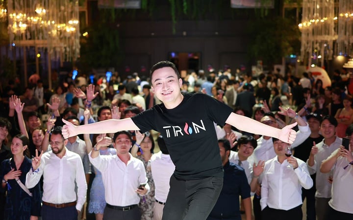 Tron Founder Justin Sun Thinks of Integrating AI and Meme Coin for TRX and HTX | Coinspeaker